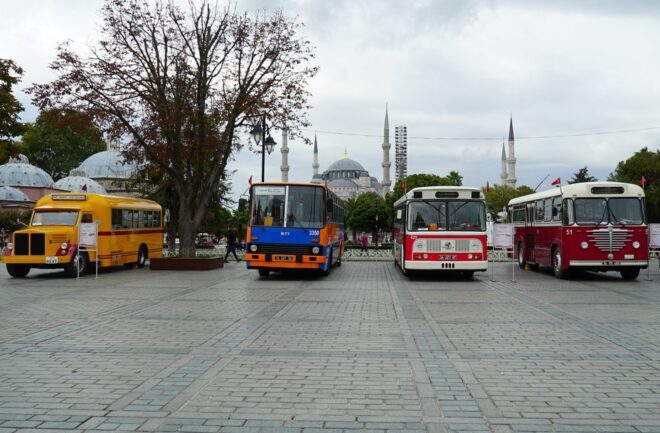 İstanbul’da Klasik İETT Otobüsleri Sergileniyor – İAHA